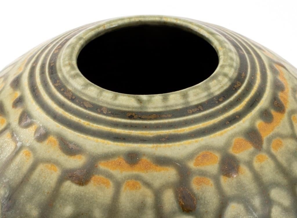 Tom Turner | Tom Turner North Carolina Studio Art Pottery Vase | MutualArt