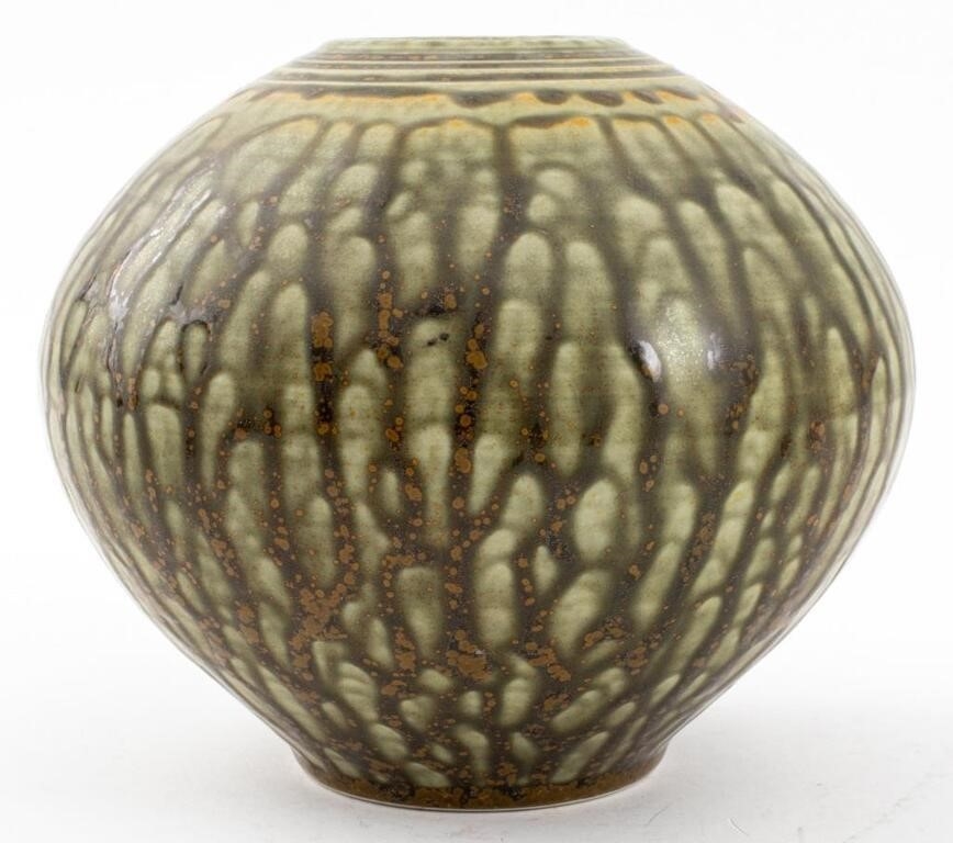 Tom Turner | Tom Turner North Carolina Studio Art Pottery Vase | MutualArt