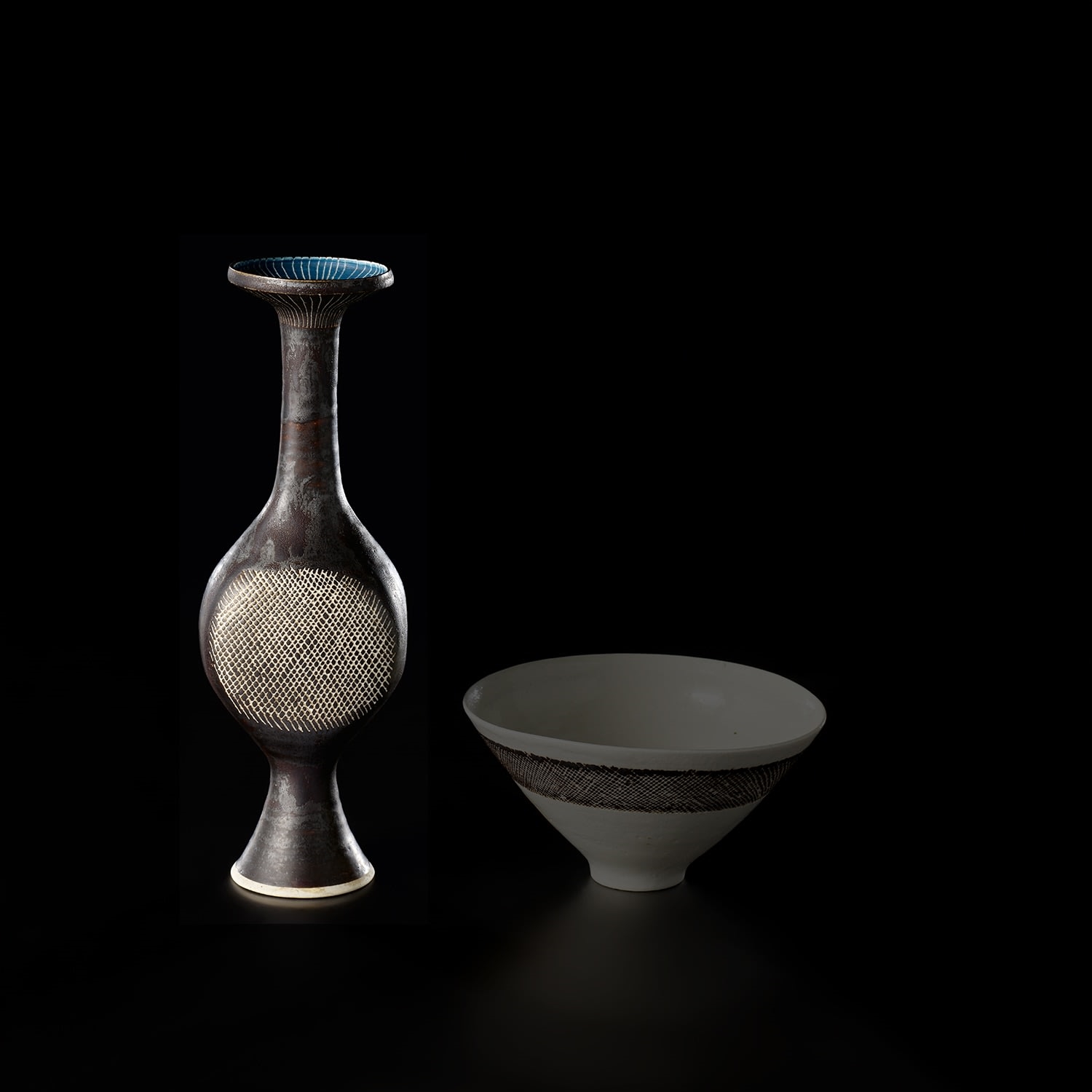 Lucie Rie | Footed bowl (Circa 1964) | MutualArt