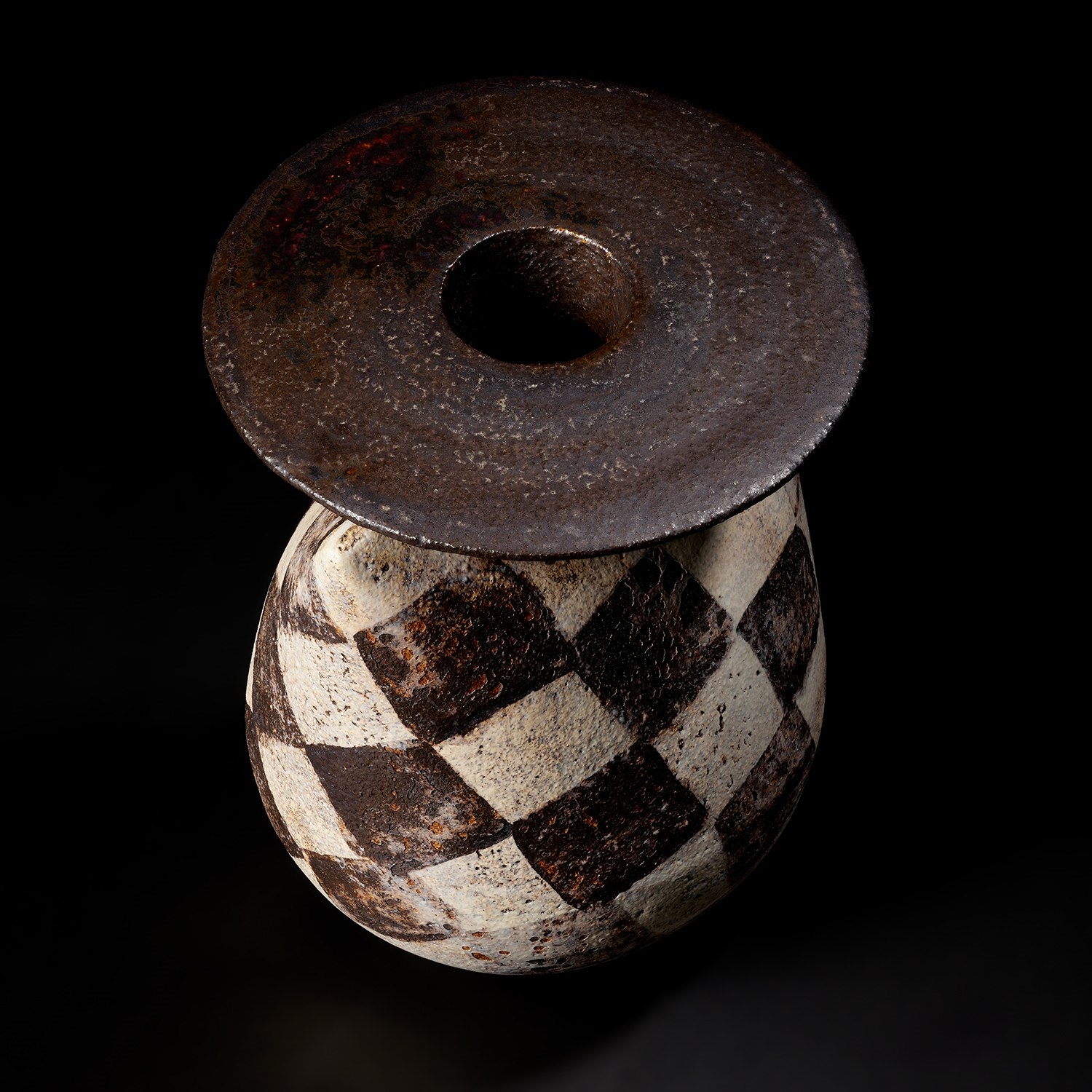 Hans Coper | 'Sack and Disc' form (Circa 1972) | MutualArt