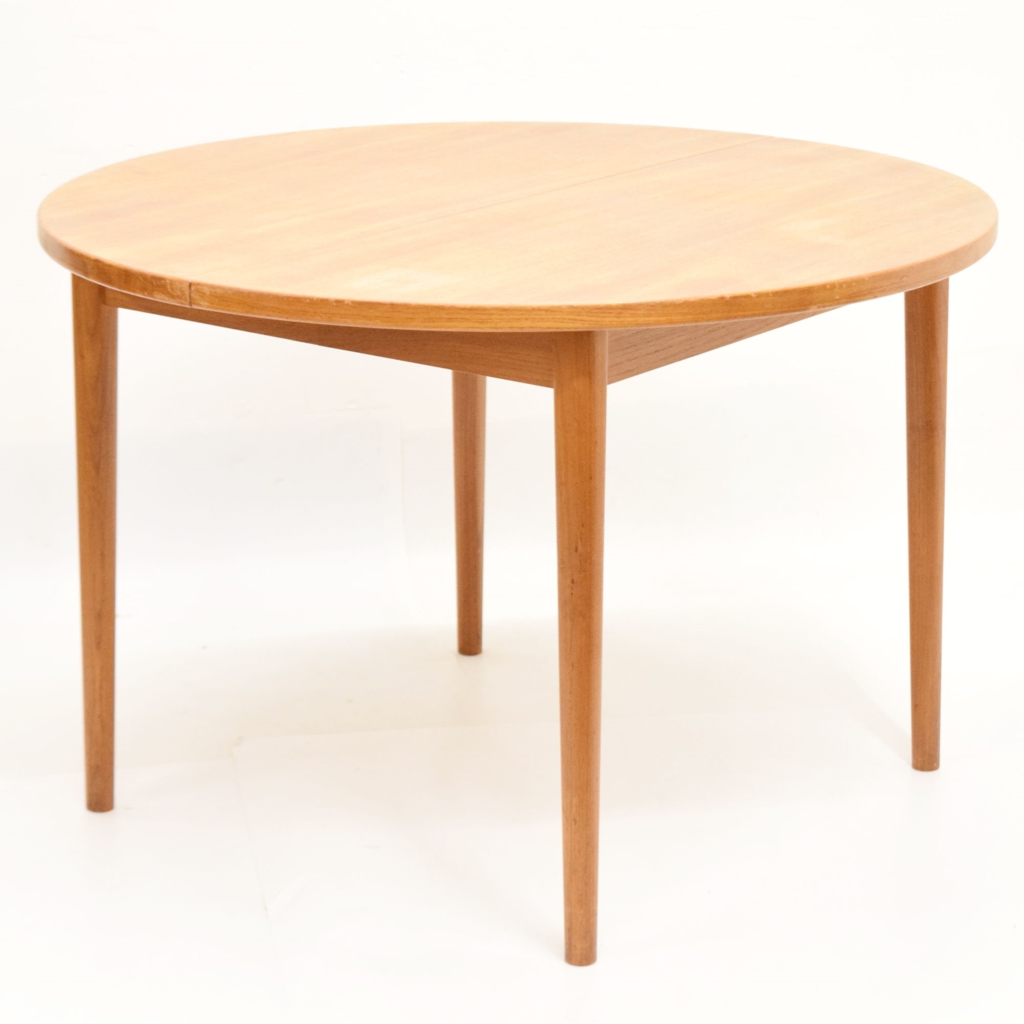 Troeds Djarnun | Teak draw-out extending dining table | MutualArt