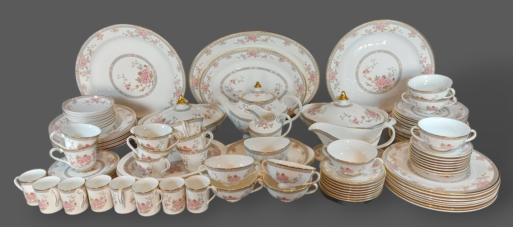 Royal Doulton | A Royal Doulton Canton pattern tea, coffee and dinner ...