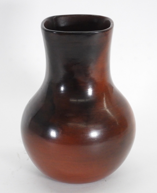 Sue Williams | Susie W. Crank Navajo Pine Pitch Pottery Vase Pot (1966 ...