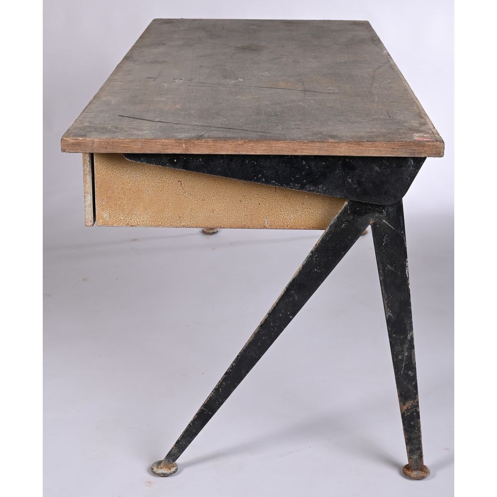 Jean Prouvé | PROUVÉ Jean. BUREAU COMPAS DIRECTION à piètement en métal ...