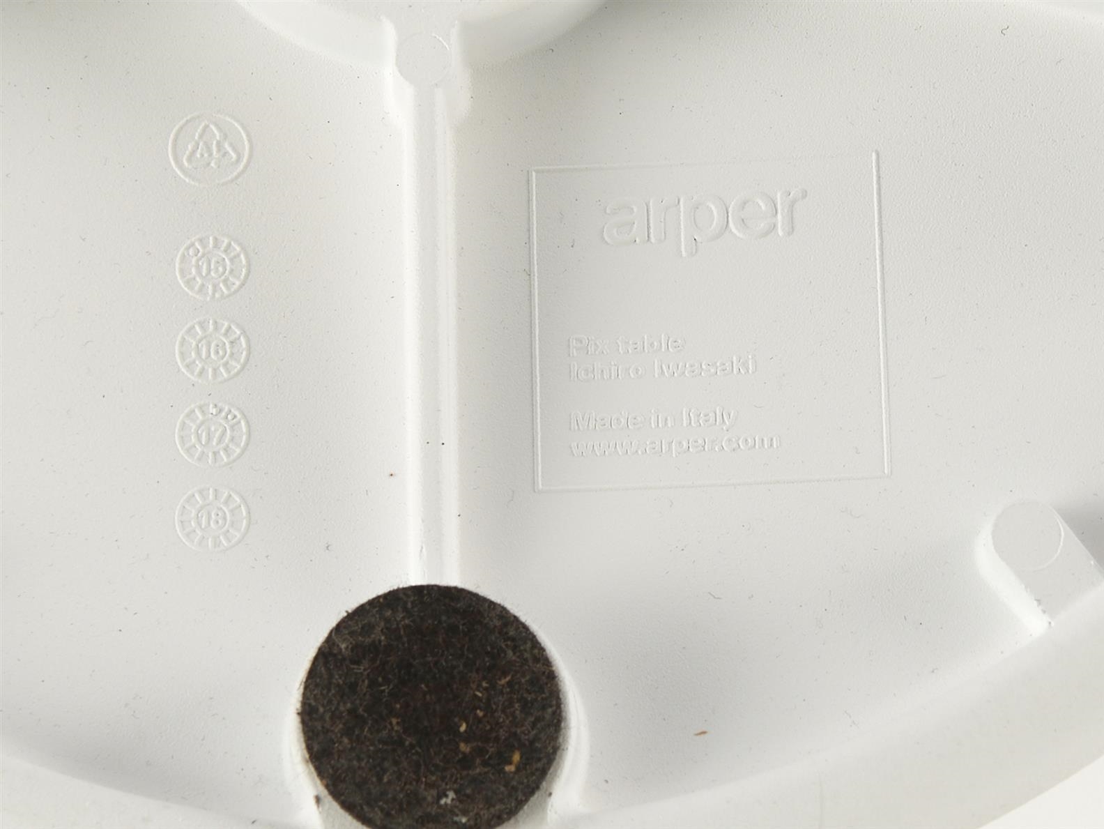 Ichiro Iwasaki | ICHIRO IWASAKI A PAIR OF PIX SIDE TABLES FOR ARPER ...