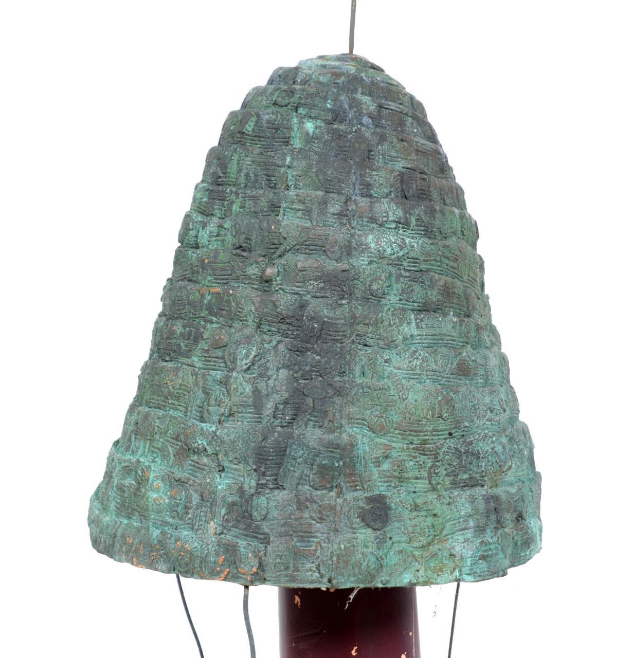 Roman Romanyshyn | Bronzen sculptuur van een bijenraat met zonnebloem ...