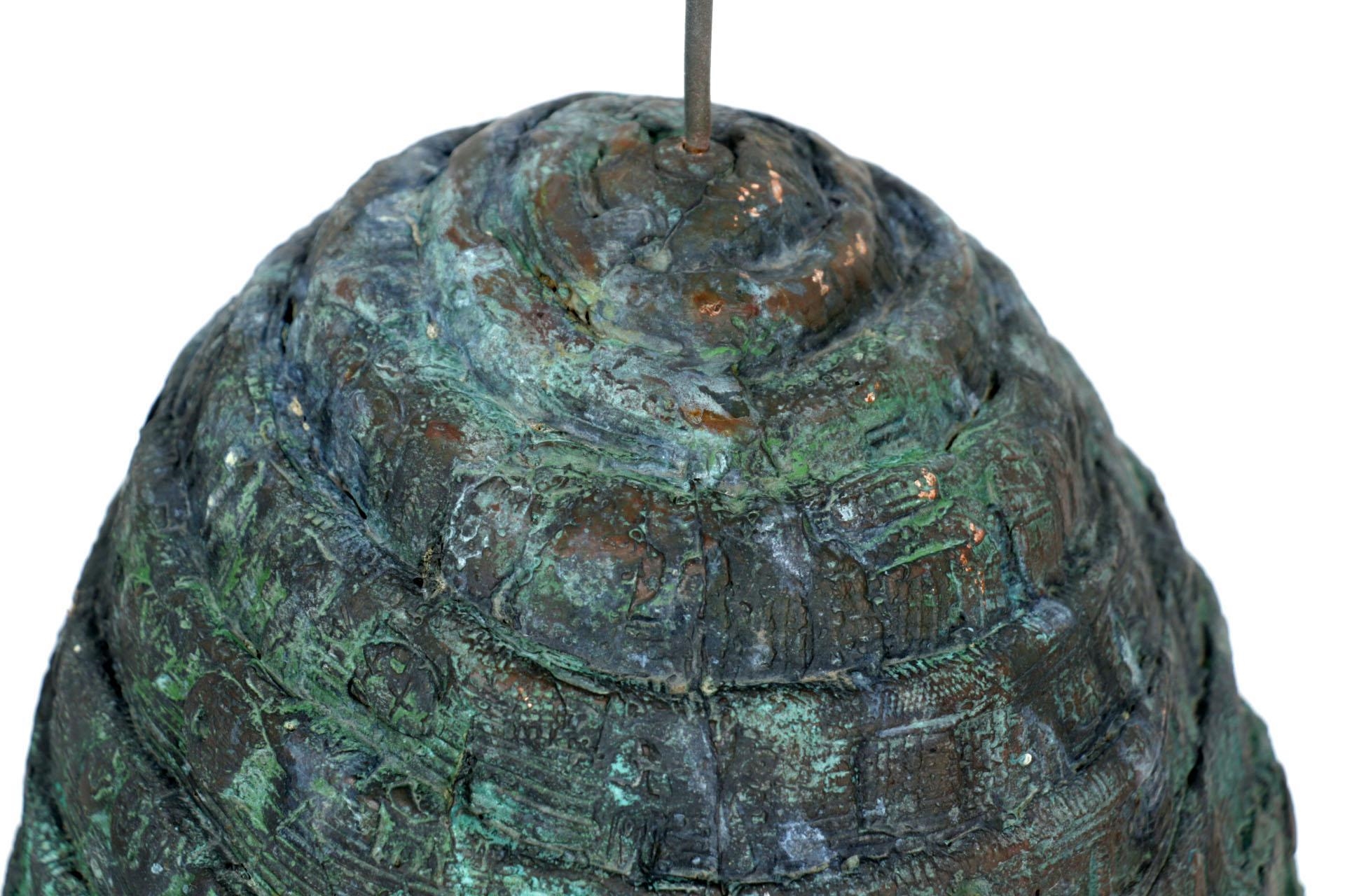 Roman Romanyshyn | Bronzen sculptuur van een bijenraat met zonnebloem ...