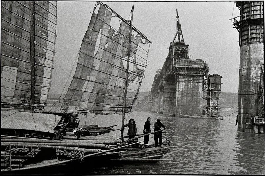 Marc Riboud | Jonque in front of a bridge construction site on the ...