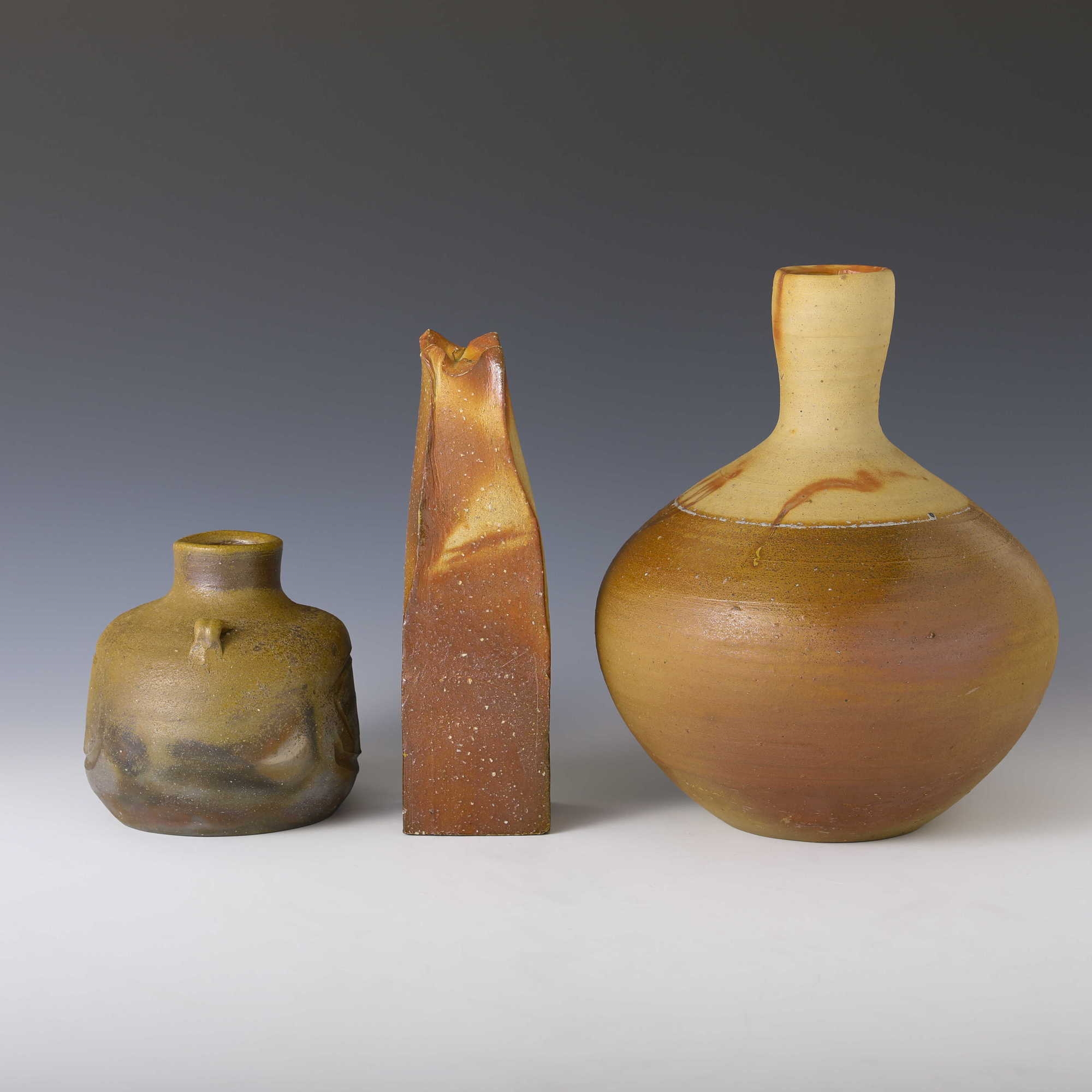 Jun Isezaki | BIZEN POT WITH LITTLE HANDLES, BIZEN KAKUHANAIKE VASE ...