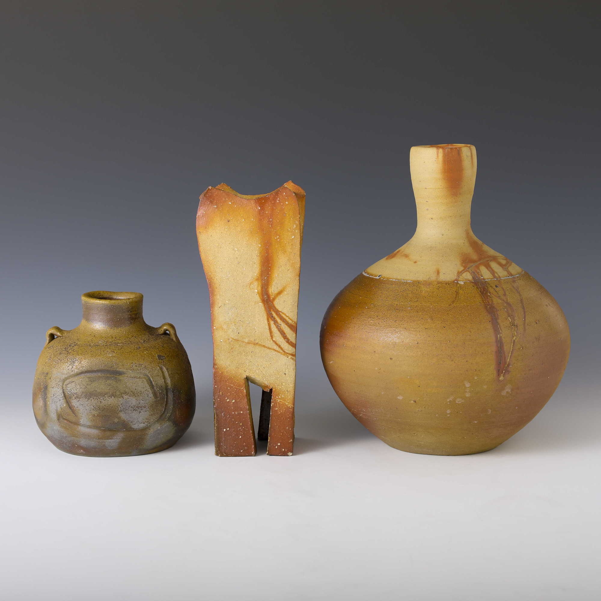 Jun Isezaki | BIZEN POT WITH LITTLE HANDLES, BIZEN KAKUHANAIKE VASE ...