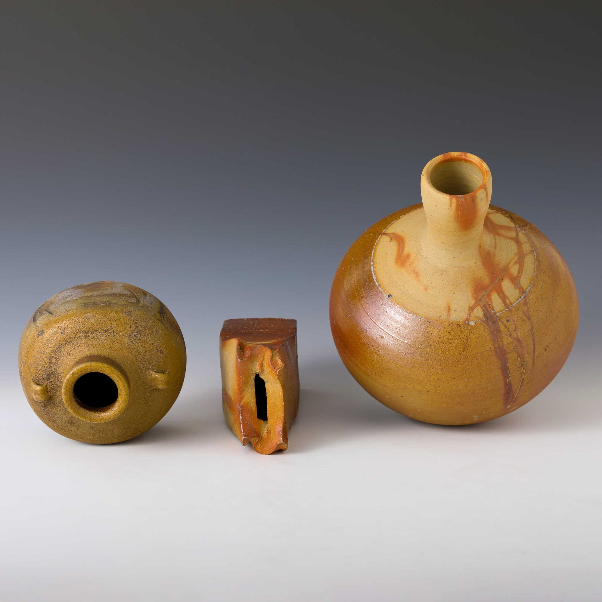 Jun Isezaki | BIZEN POT WITH LITTLE HANDLES, BIZEN KAKUHANAIKE VASE ...