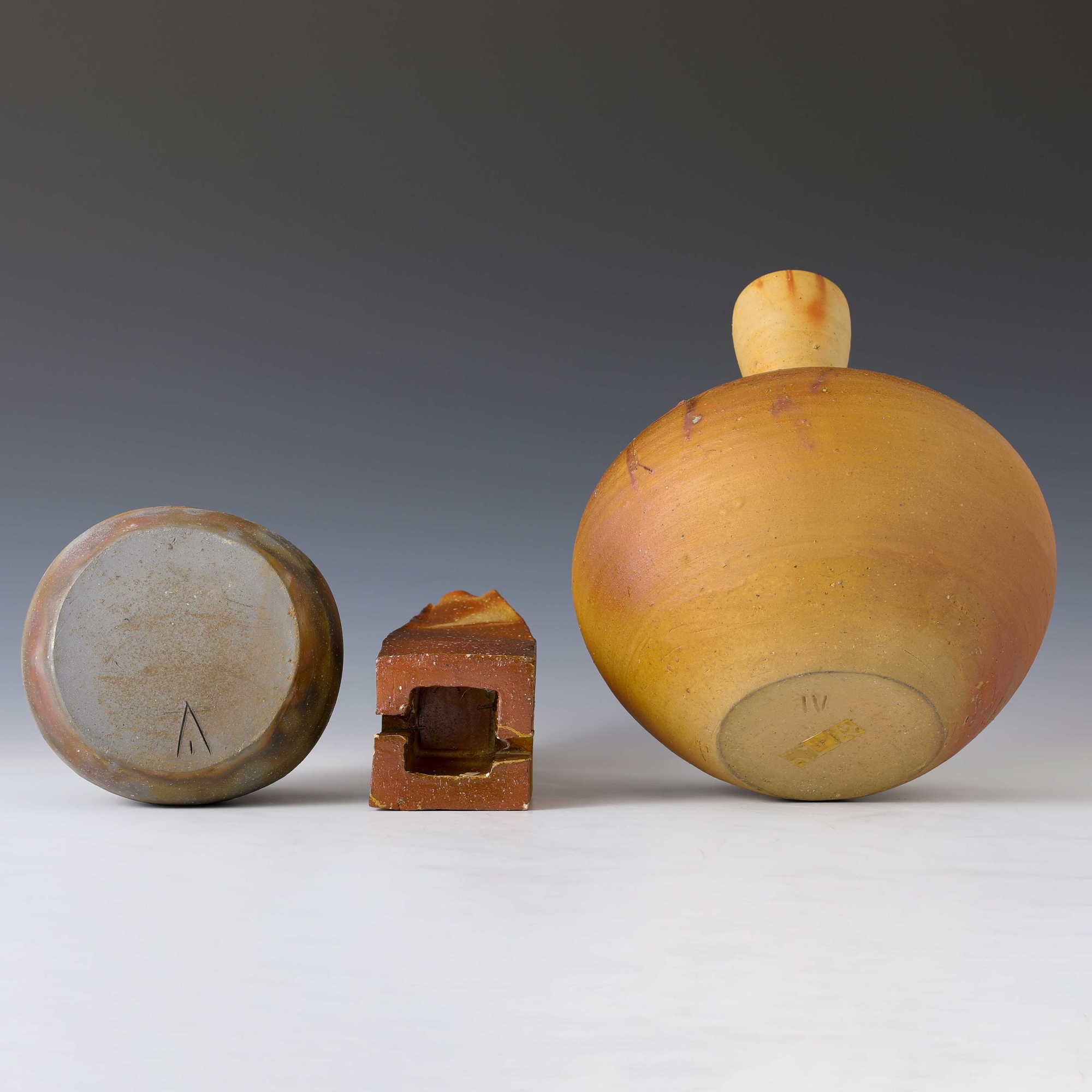 Jun Isezaki | BIZEN POT WITH LITTLE HANDLES, BIZEN KAKUHANAIKE VASE ...