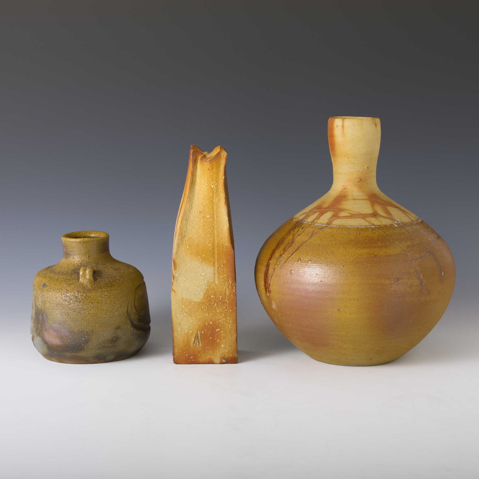 Jun Isezaki | BIZEN POT WITH LITTLE HANDLES, BIZEN KAKUHANAIKE VASE ...