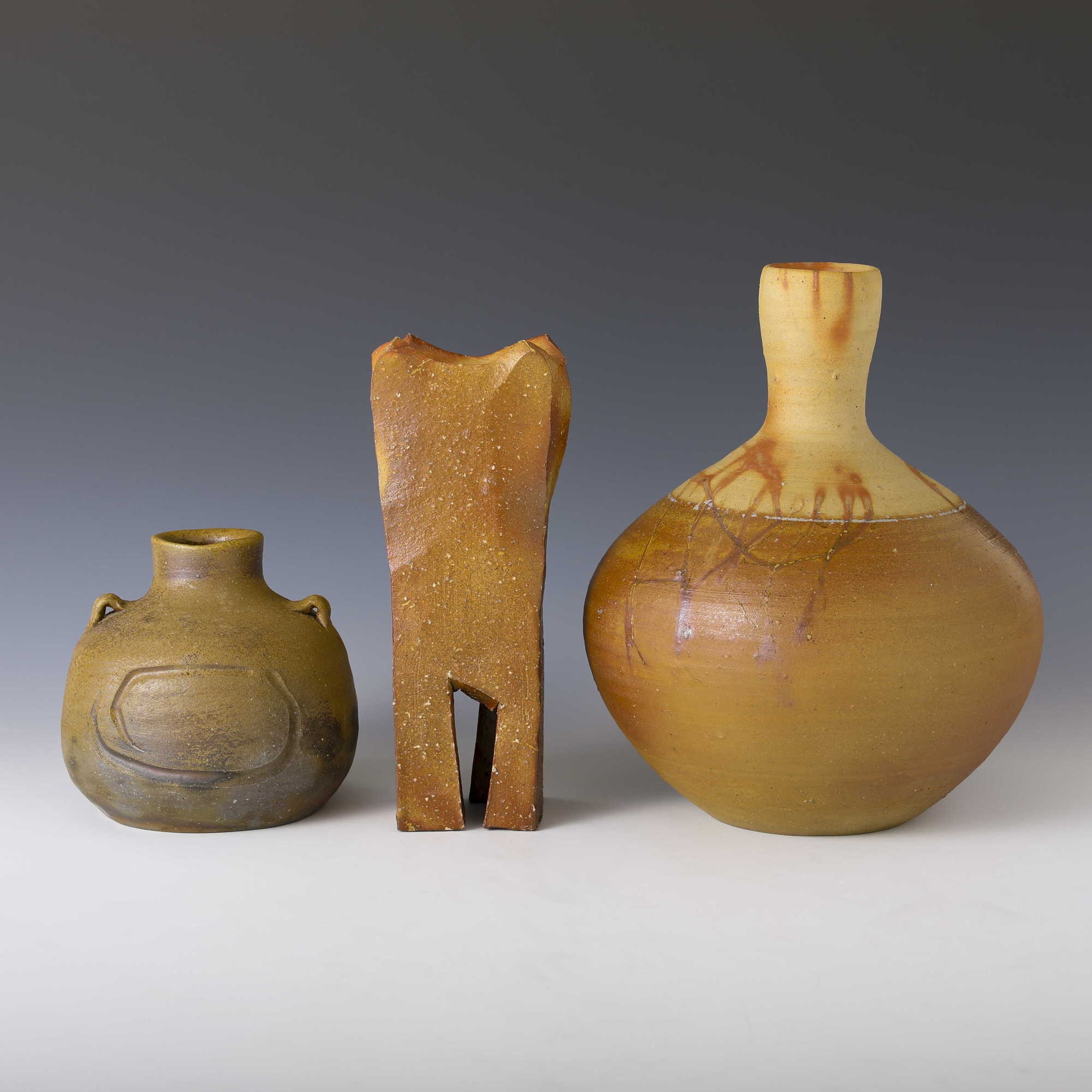 Jun Isezaki | BIZEN POT WITH LITTLE HANDLES, BIZEN KAKUHANAIKE VASE ...