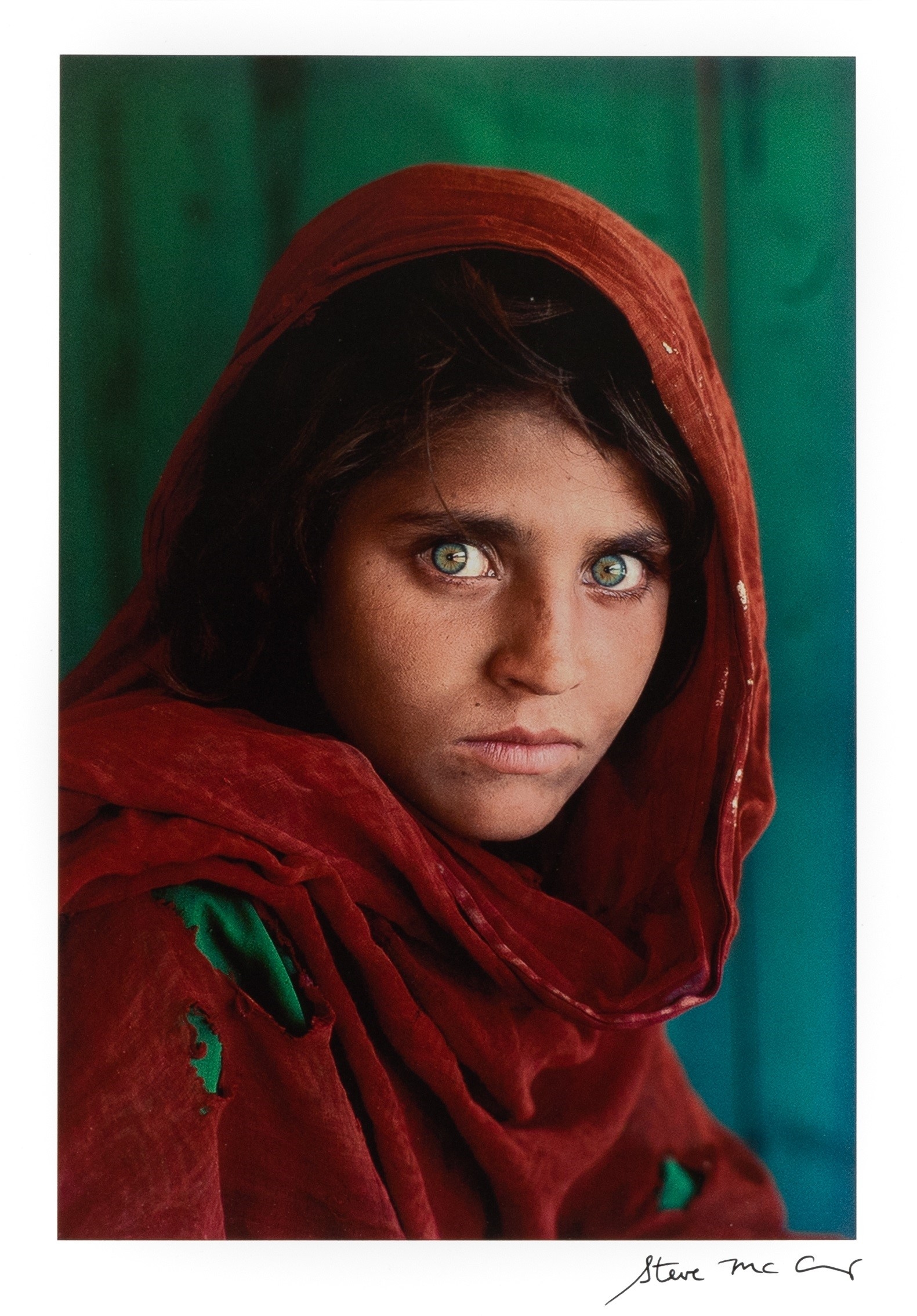 Steve McCurry | The Afghan Girl, Sharbat Gula, Pakistan, 1984 (1985 ...