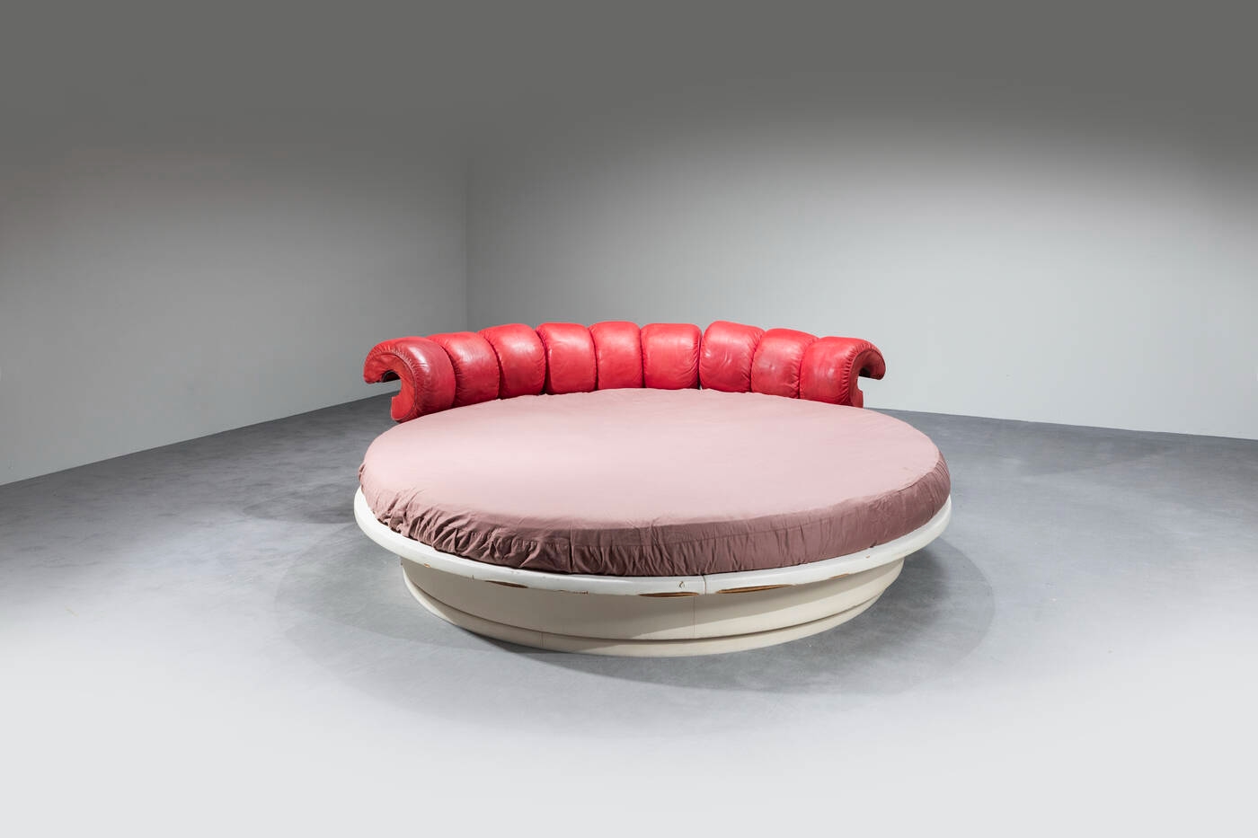 Luigi Massoni | Letto da centro mod. Lullaby (1969) | MutualArt