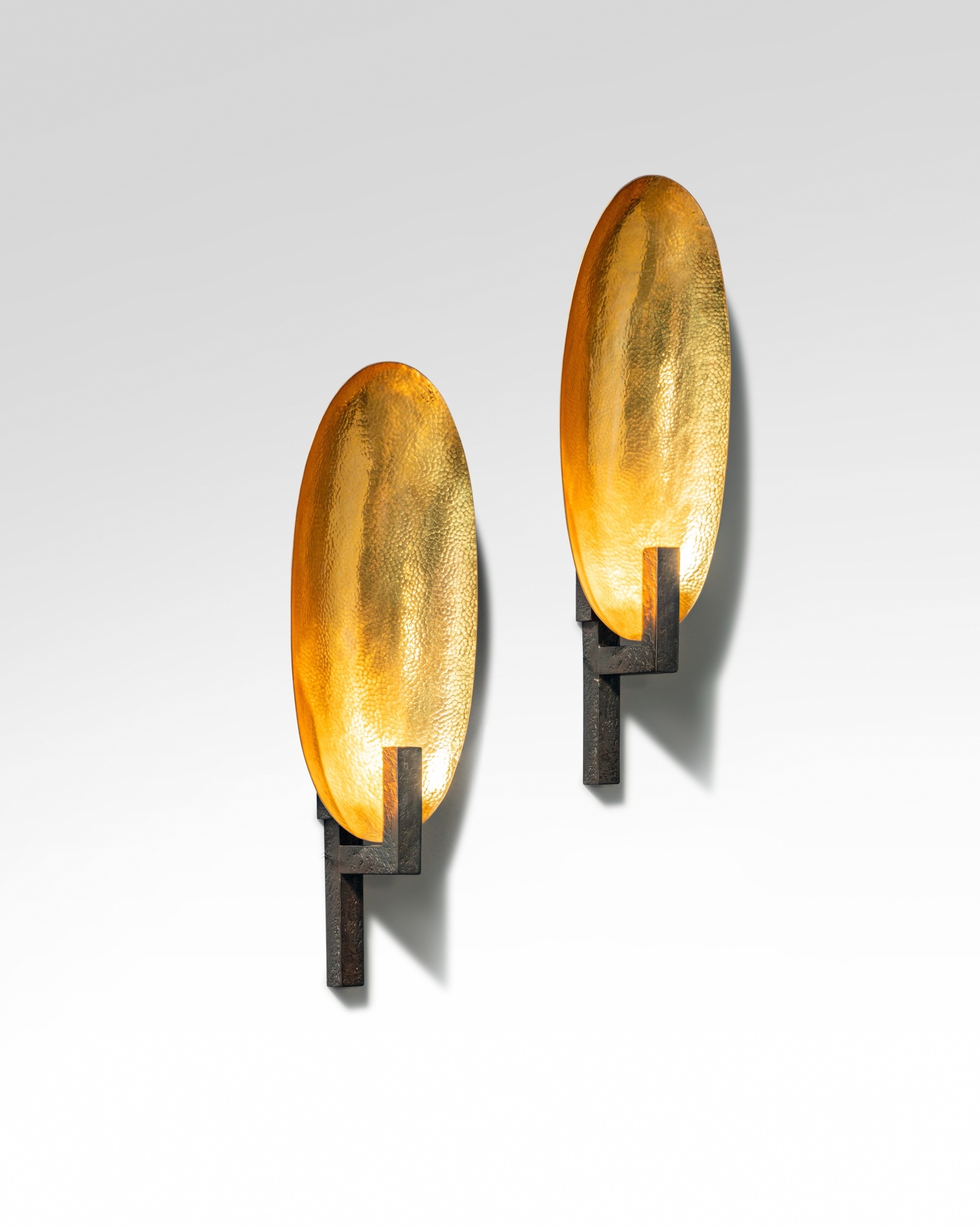 Hervé van der Straeten | Paire d'appliques Coque (2004) | MutualArt