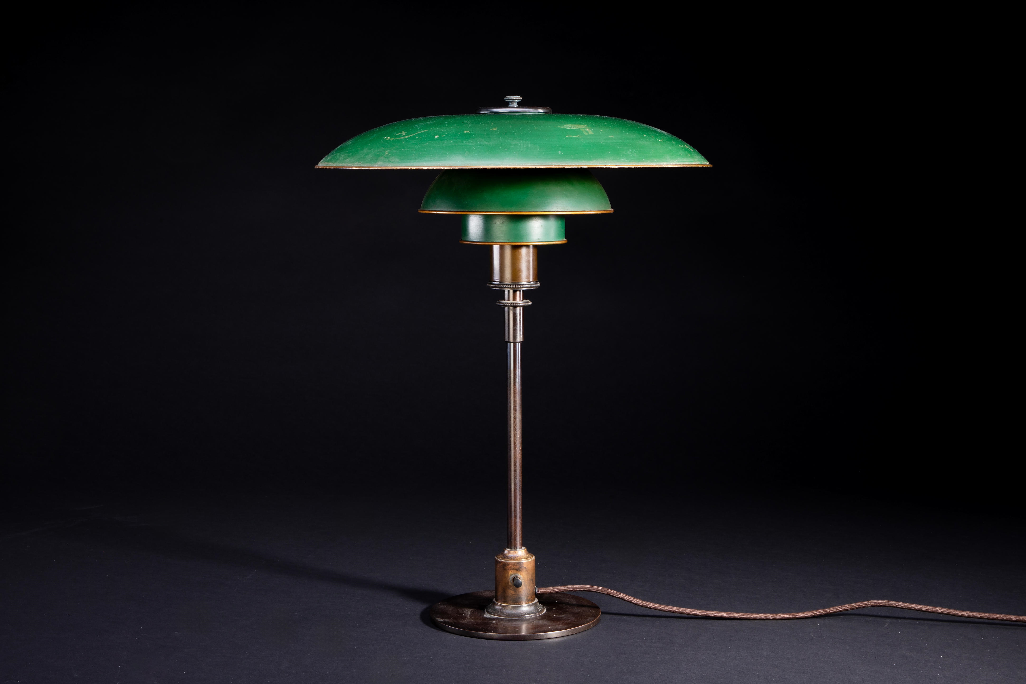 Poul Henningsen | Lampe de table mod. PH-4/3 (1926 - 1928) | MutualArt