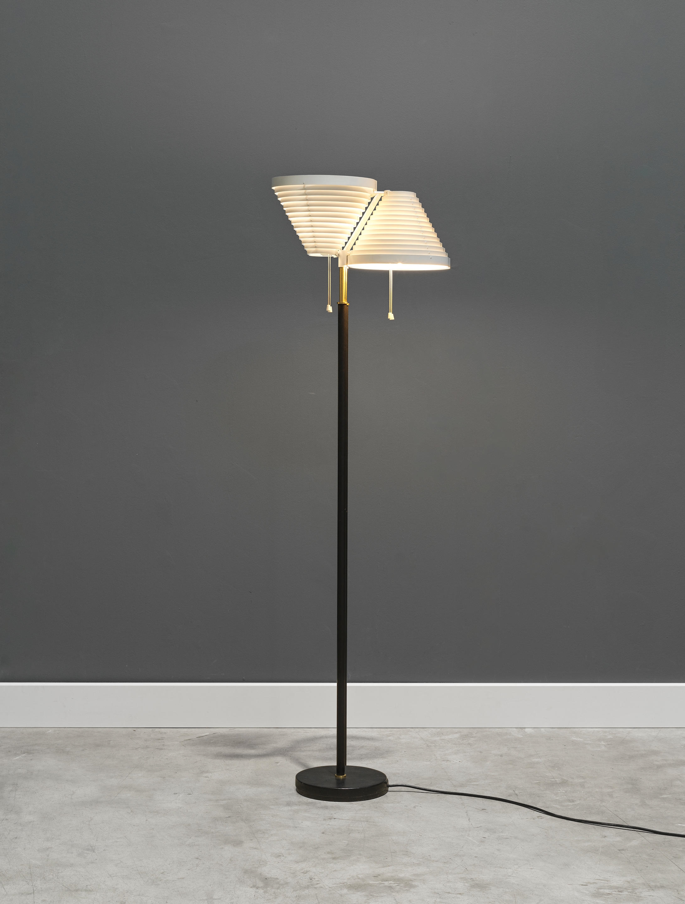 Alvar Aalto | Lampadaire mod. A810 (1959) | MutualArt