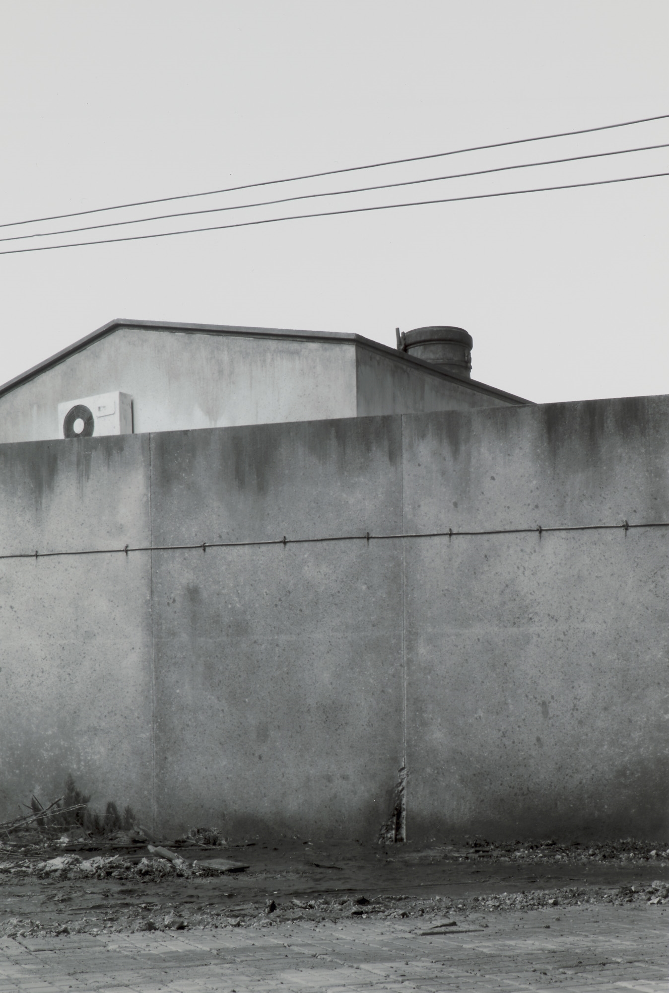 Oliver Boberg | Hinterhof (1997) | MutualArt