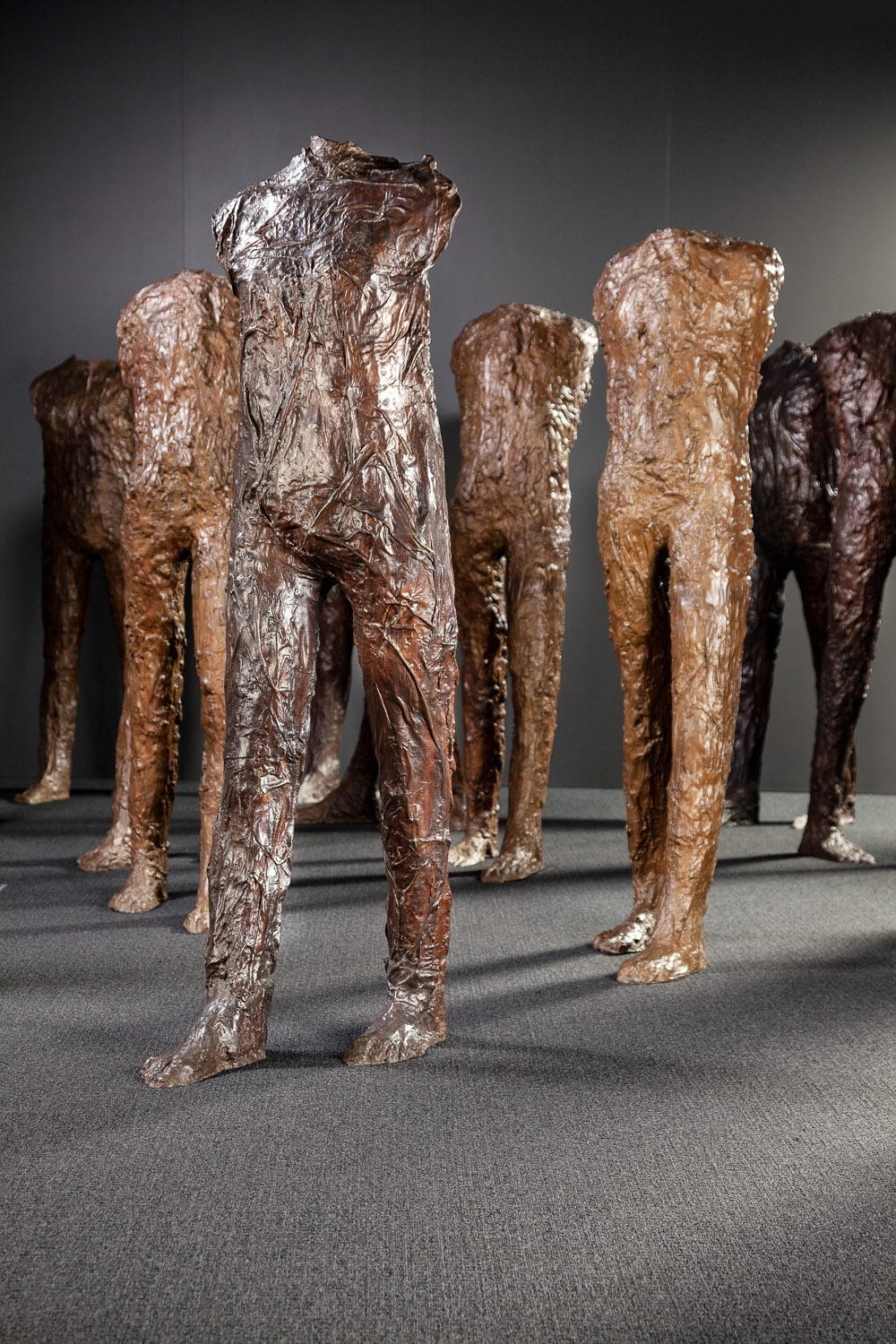 Magdalena Abakanowicz | Caminando (set of 20 Figures) | MutualArt