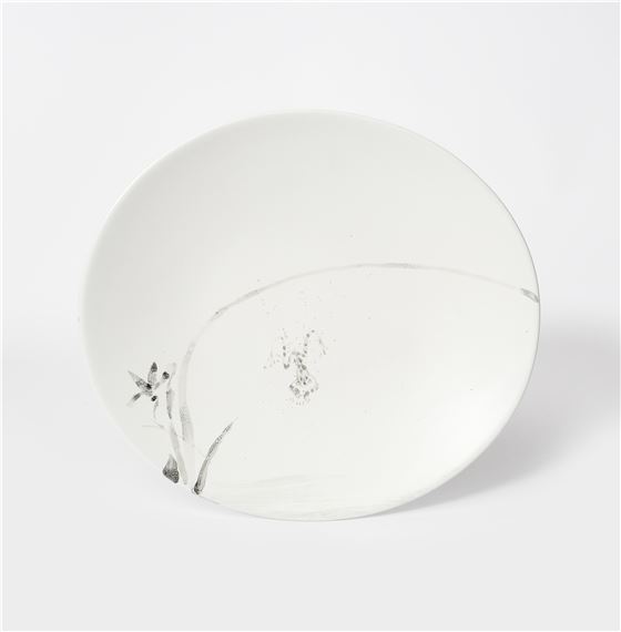 Roger Law | Elliptical form Charger (2001) | MutualArt