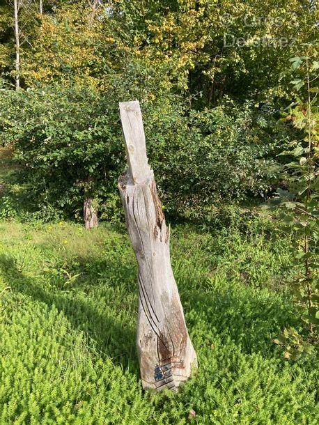 Patrick Stein | Totem woman Monumental sculpture in wood | MutualArt