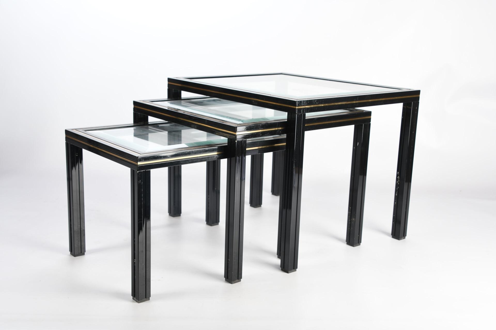 Pierre Vandel | Paris - suite de trois tables gigognes laqué noir ...