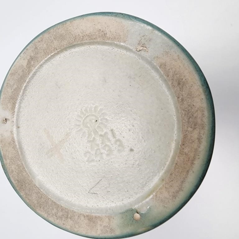 Rookwood Pottery | Rookwood Pottery vase (1921) | MutualArt