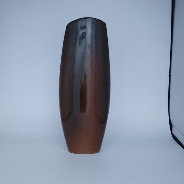 Rick Wisecarver | A pottery vase by Rick Wisecarver | MutualArt