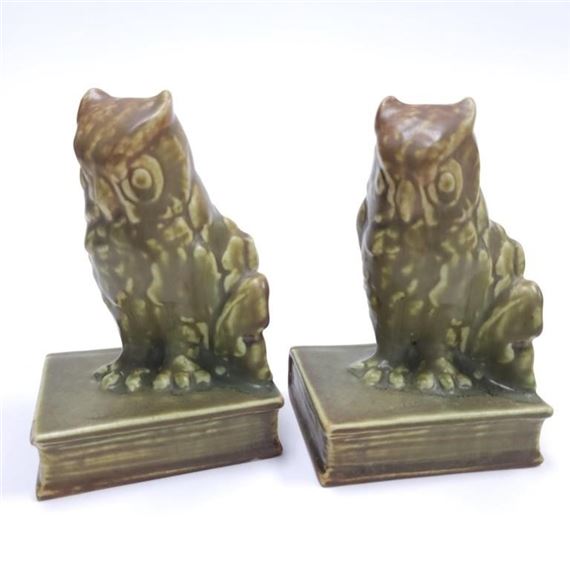 Rookwood Pottery | Pair of Rookwood Pottery owl bookends | MutualArt