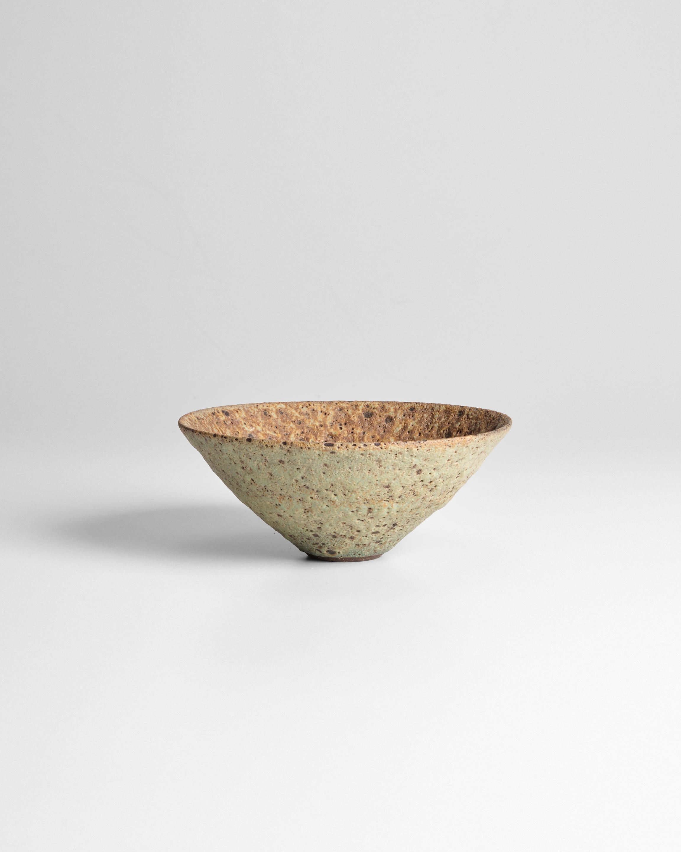Lucie Rie | A rare Vienna period vase/planter (1935) | MutualArt