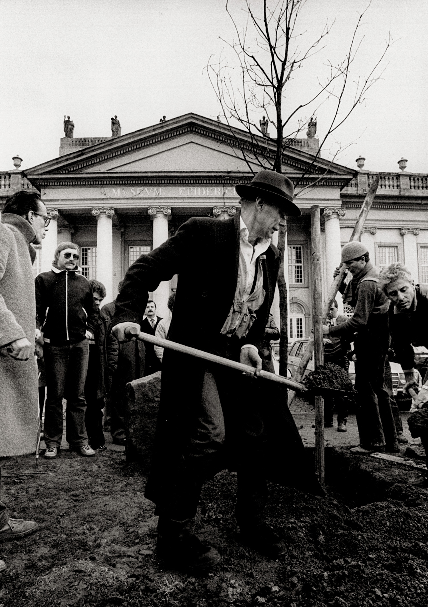 Dieter Schwerdtle | Joseph Beuys planting the first tree for his 7000 ...