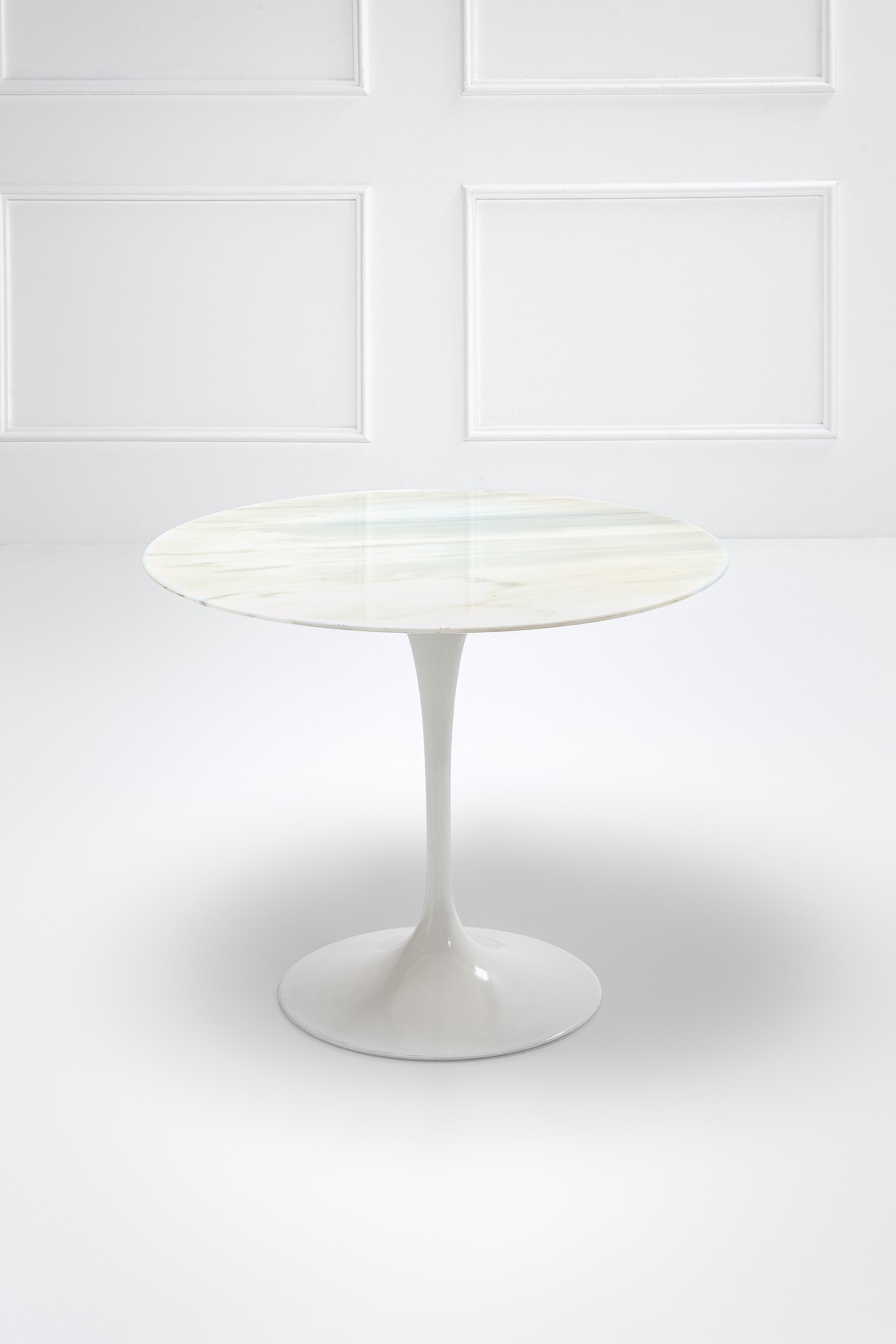 Eero Saarinen | Tavolo mod. Tulip (1957) | MutualArt