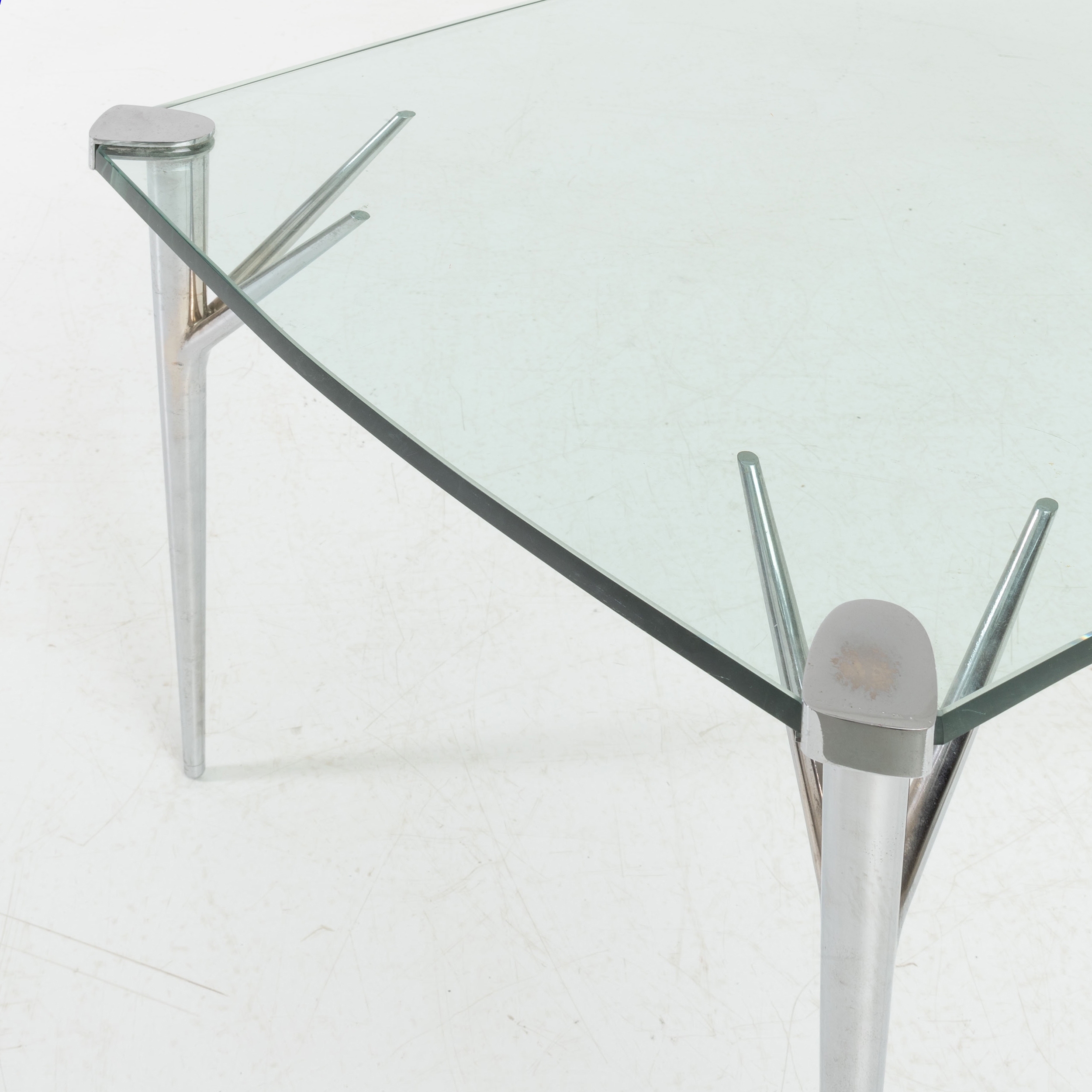 M. Ingrand | Tavolino. Ottone cromato | MutualArt