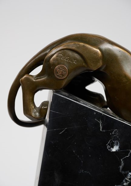 Michel Decoux | Panthère sur un rocher | MutualArt