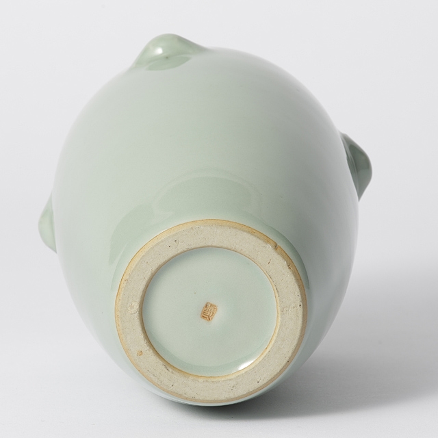 Yaichi Kusube | Celadon vase | MutualArt
