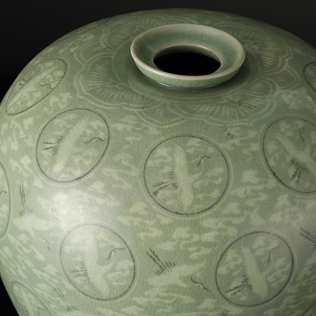 Yu Haegang | Korean celadon vase with design of cranes and clouds ...