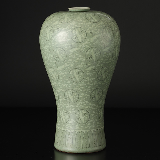 Yu Haegang | Korean celadon vase with design of cranes and clouds ...
