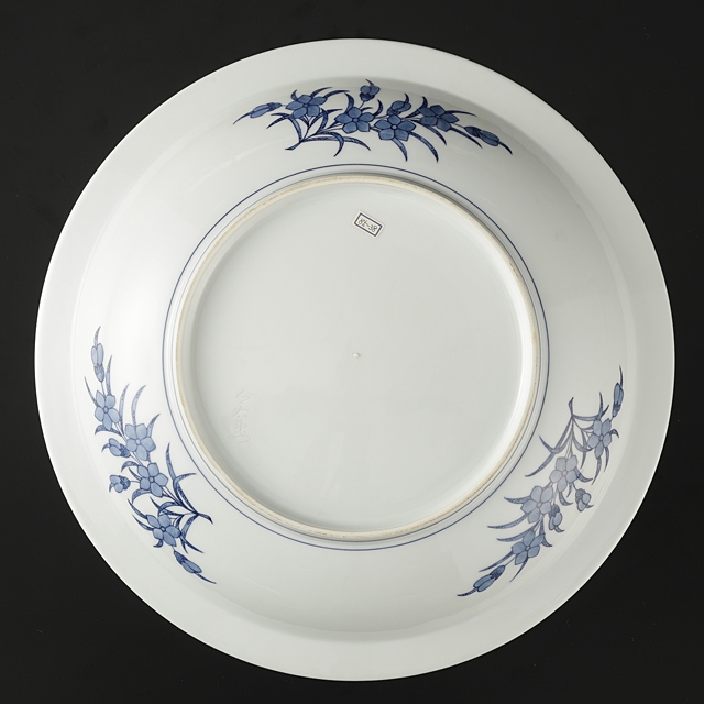 Imaizumi Imaemon | Iro-nabeshima plate with chintz design | MutualArt