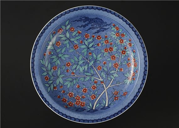Imaizumi Imaemon | Iro-nabeshima plate with chintz design | MutualArt