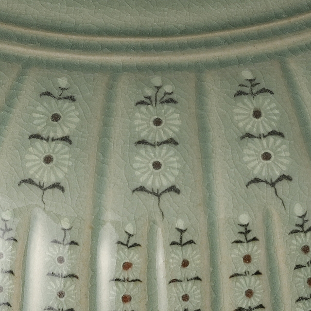 Yu Haegang | Korean celadon inlaid vase with design of flower | MutualArt