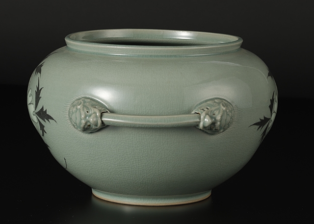 Yu Haegang | Korean celadon handled jar | MutualArt