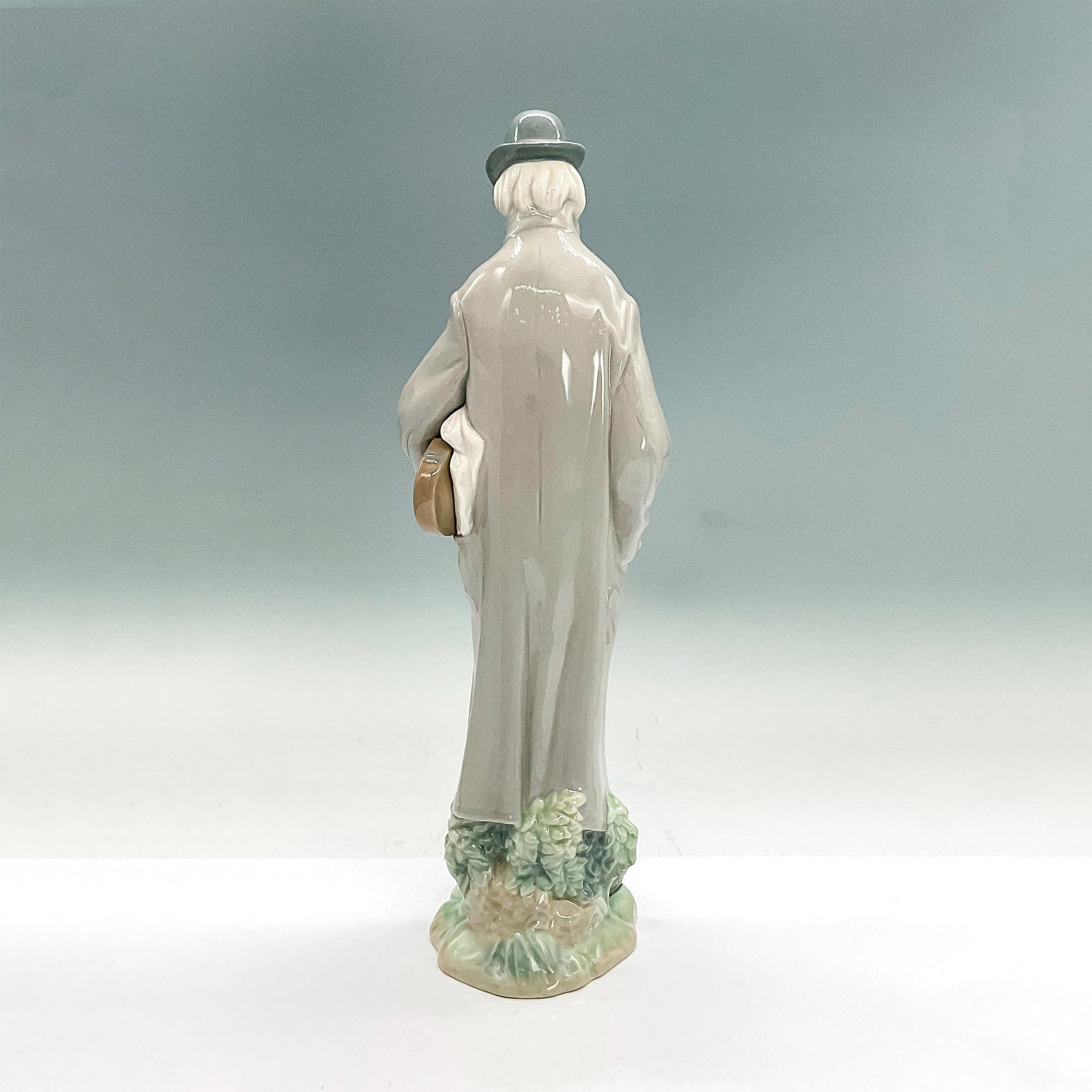 Salvador Furio | Old Man With VIolin 1004622 - Lladro Porcelain ...