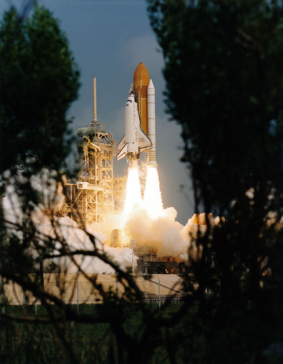NASA | Nasa. Space Shuttle Discovery (Mission STS-85) lifts off from launch pad 39A on August 7 ...