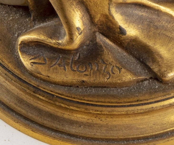 Dominique Alonzo | Femme à l'épée Sculpture en bronze et os | MutualArt