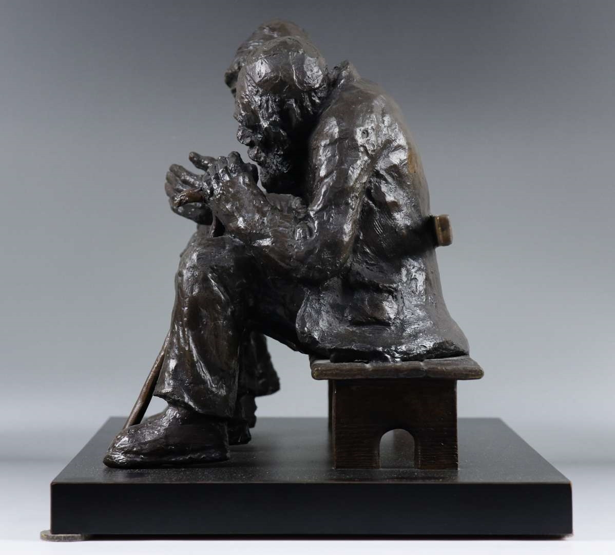 Nicky Imber | een groot bronzen sculptuur van twee oudere heren | MutualArt