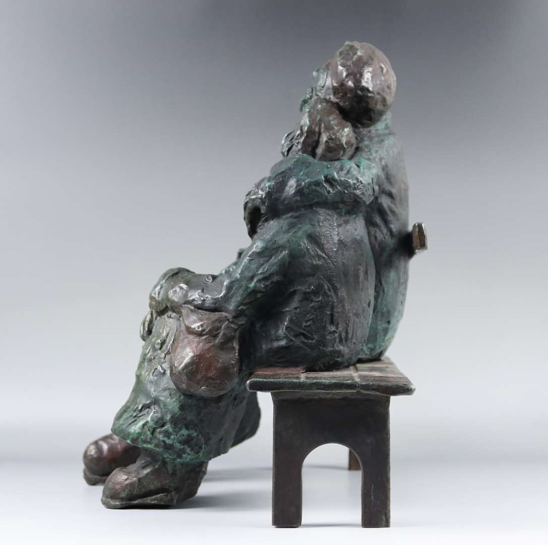 Nicky Imber | een groot bronzen sculptuur van een omhelzend ouderlijk ...