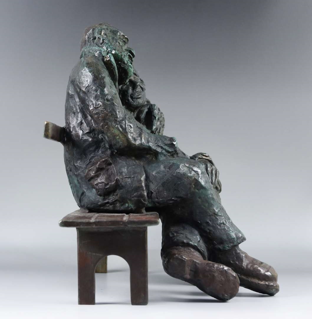 Nicky Imber | een groot bronzen sculptuur van een omhelzend ouderlijk ...