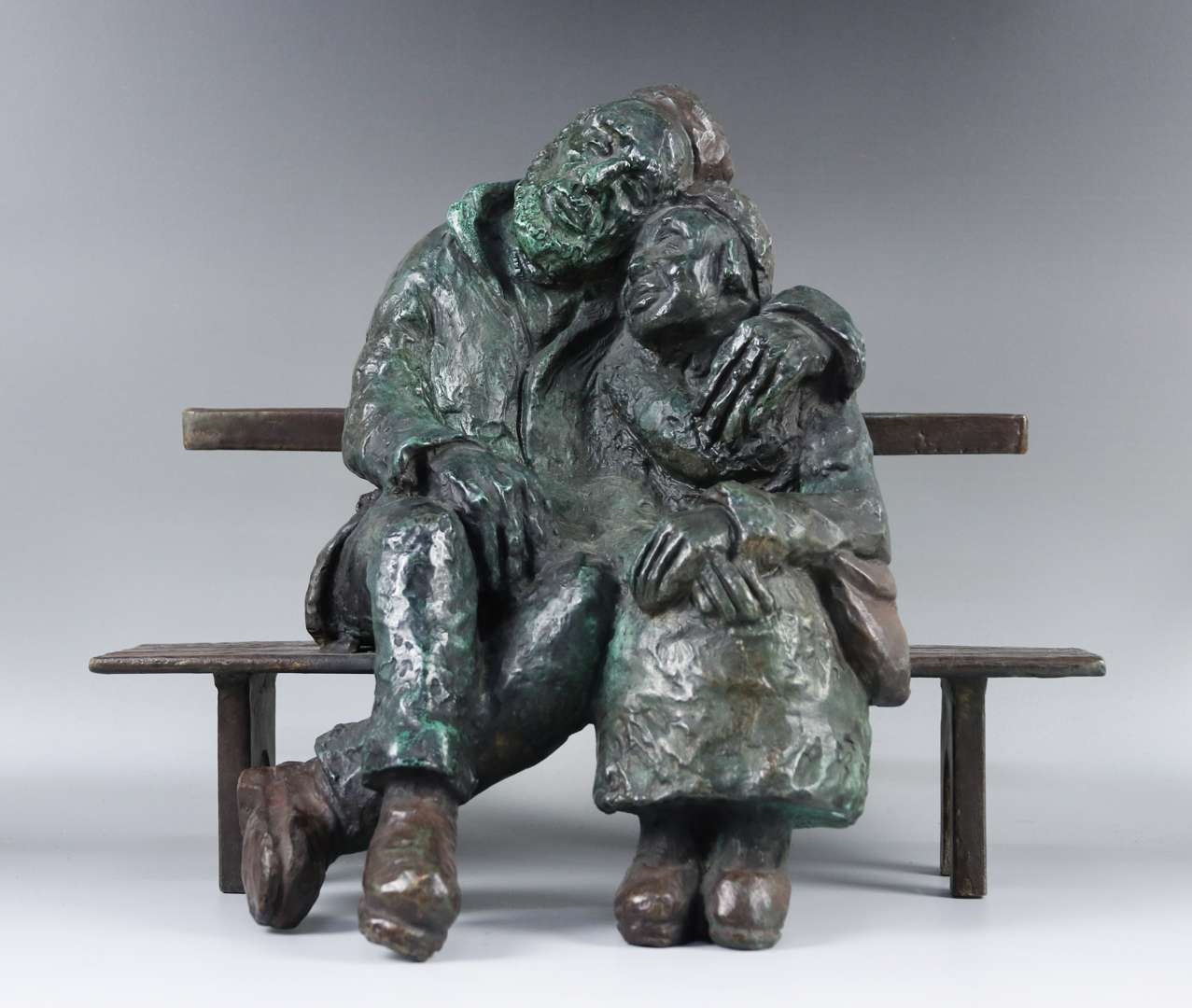 Nicky Imber | een groot bronzen sculptuur van een omhelzend ouderlijk ...